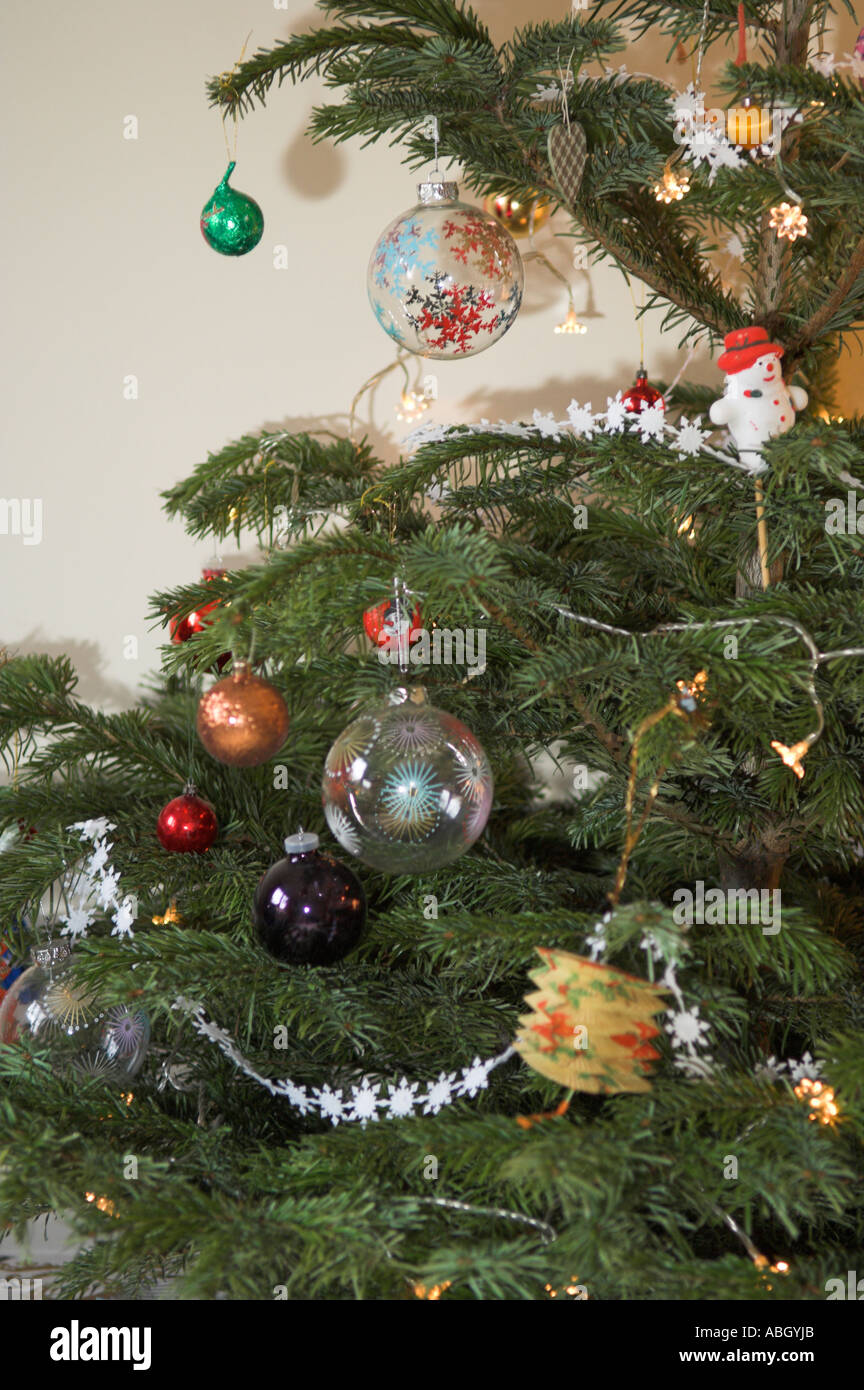 Christmas tree with lights and ornaments Stock Photo - Alamy