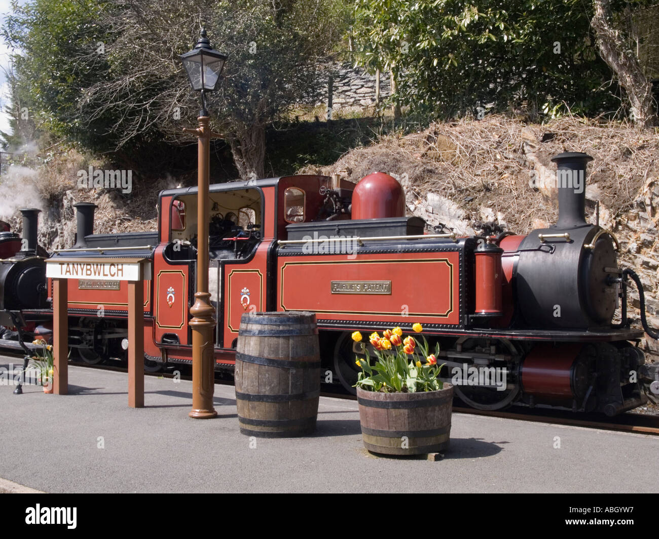 Red steam engine 'Dafydd Lloyd George' in Tan-y-Bwlch station on ...