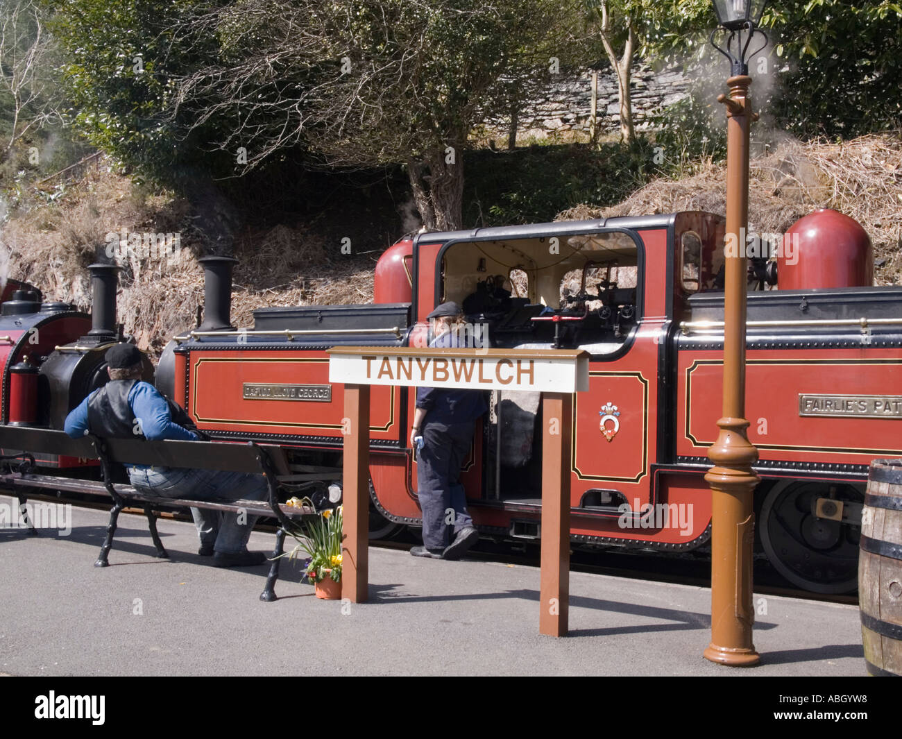 Red steam engine 'Dafydd Lloyd George' in Tan-y-Bwlch station on ...
