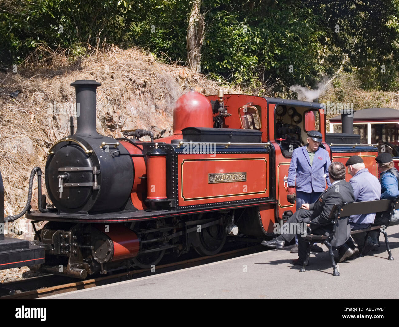 Red steam engine 'Dafydd Lloyd George' in Tan-y-Bwlch station on ...