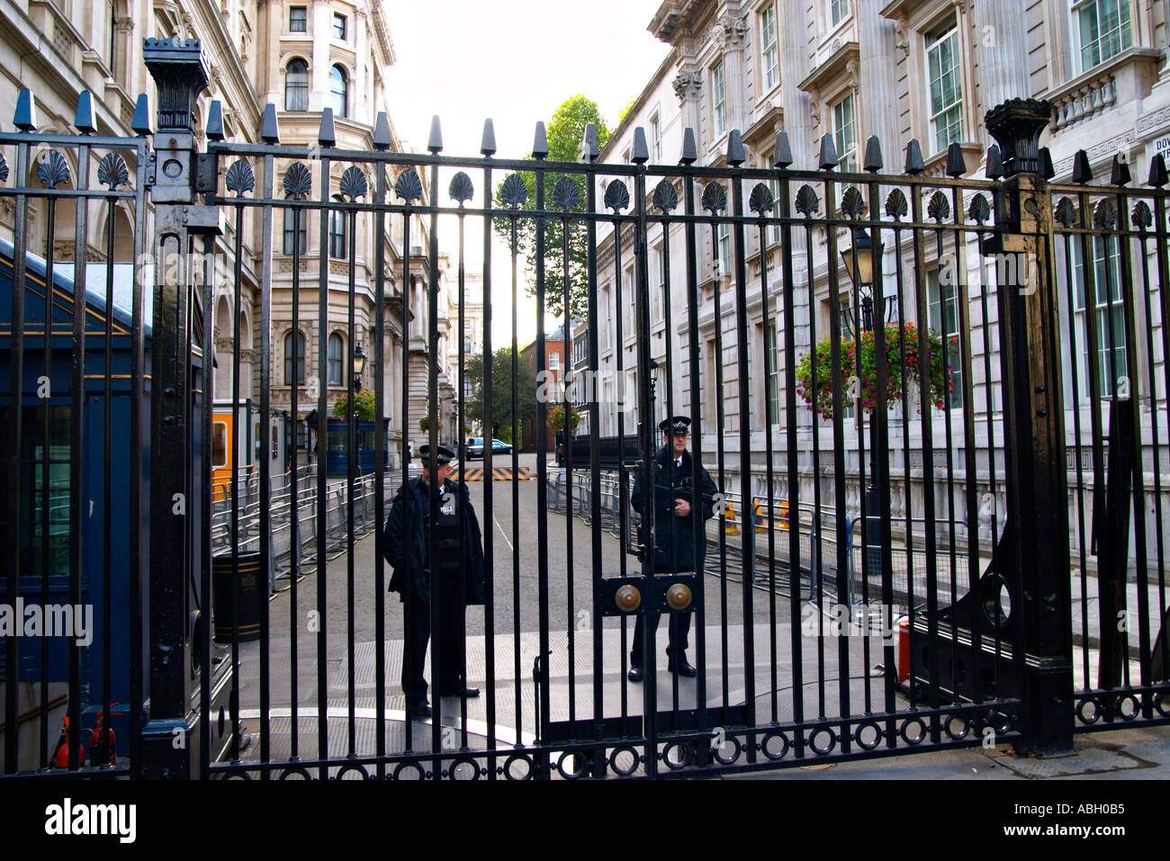 downing street armed police guards secure security london government ...