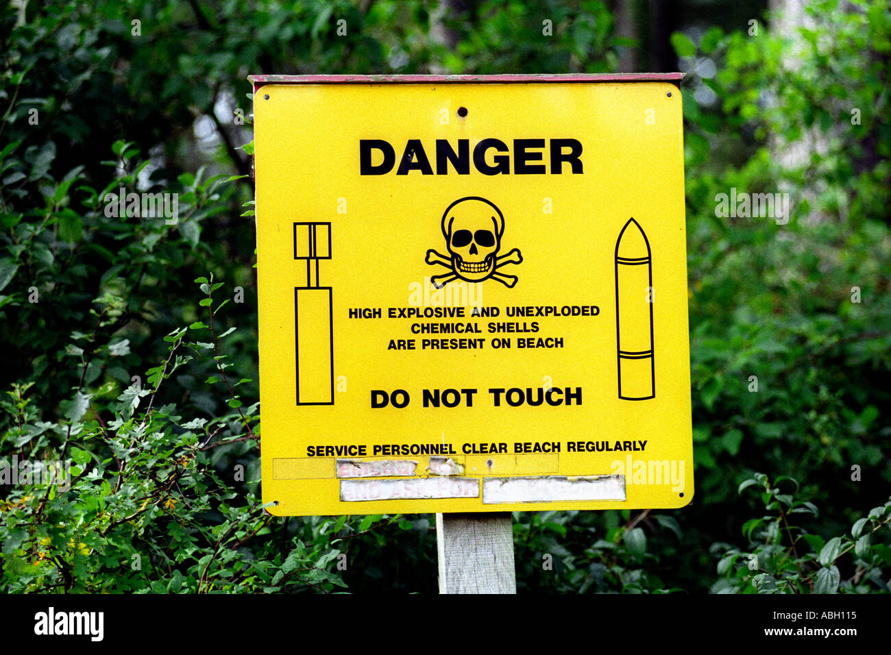 Unexploded bomb sign hi-res stock photography and images - Alamy