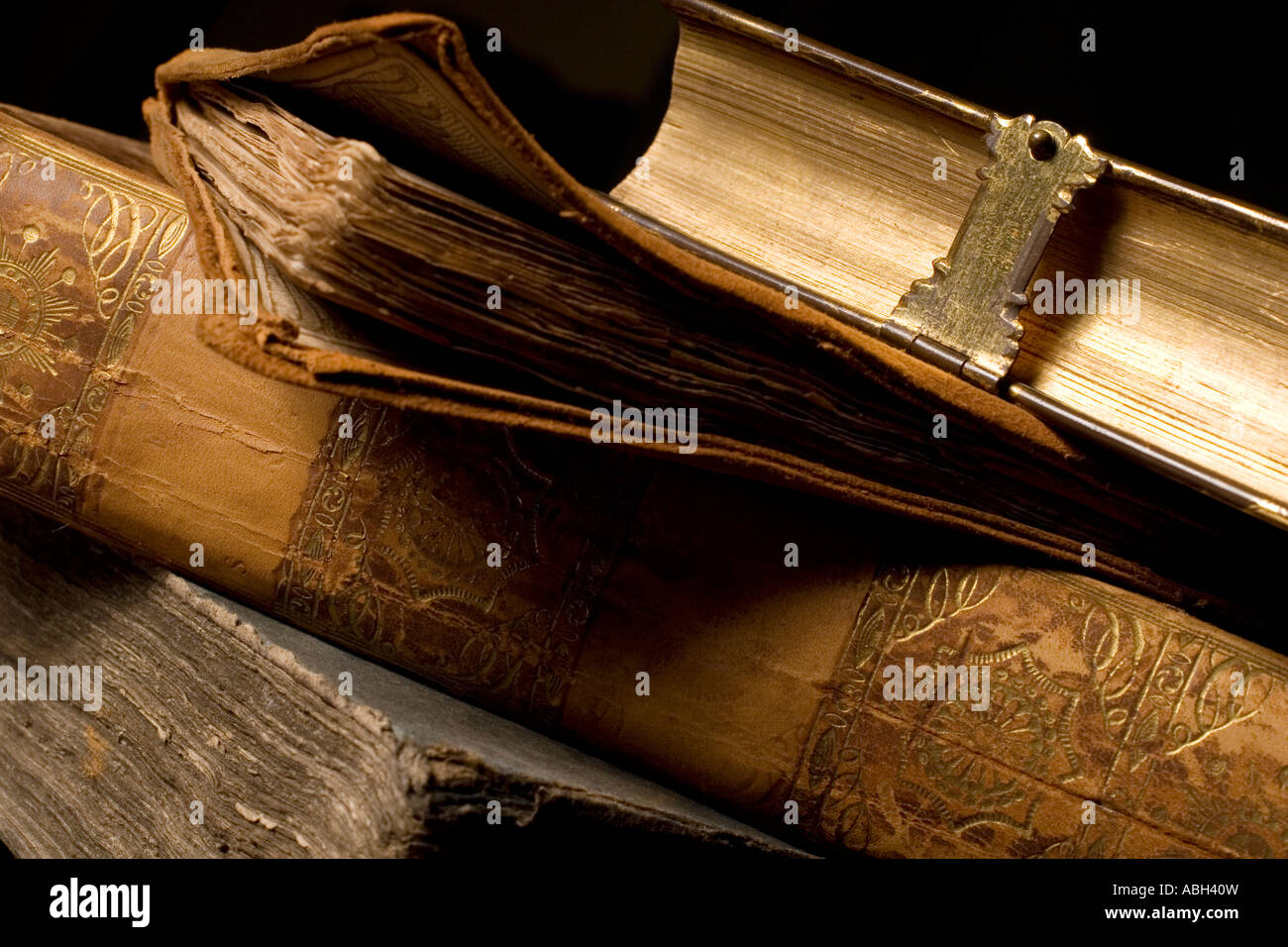 Collection of rare books hi-res stock photography and images - Alamy