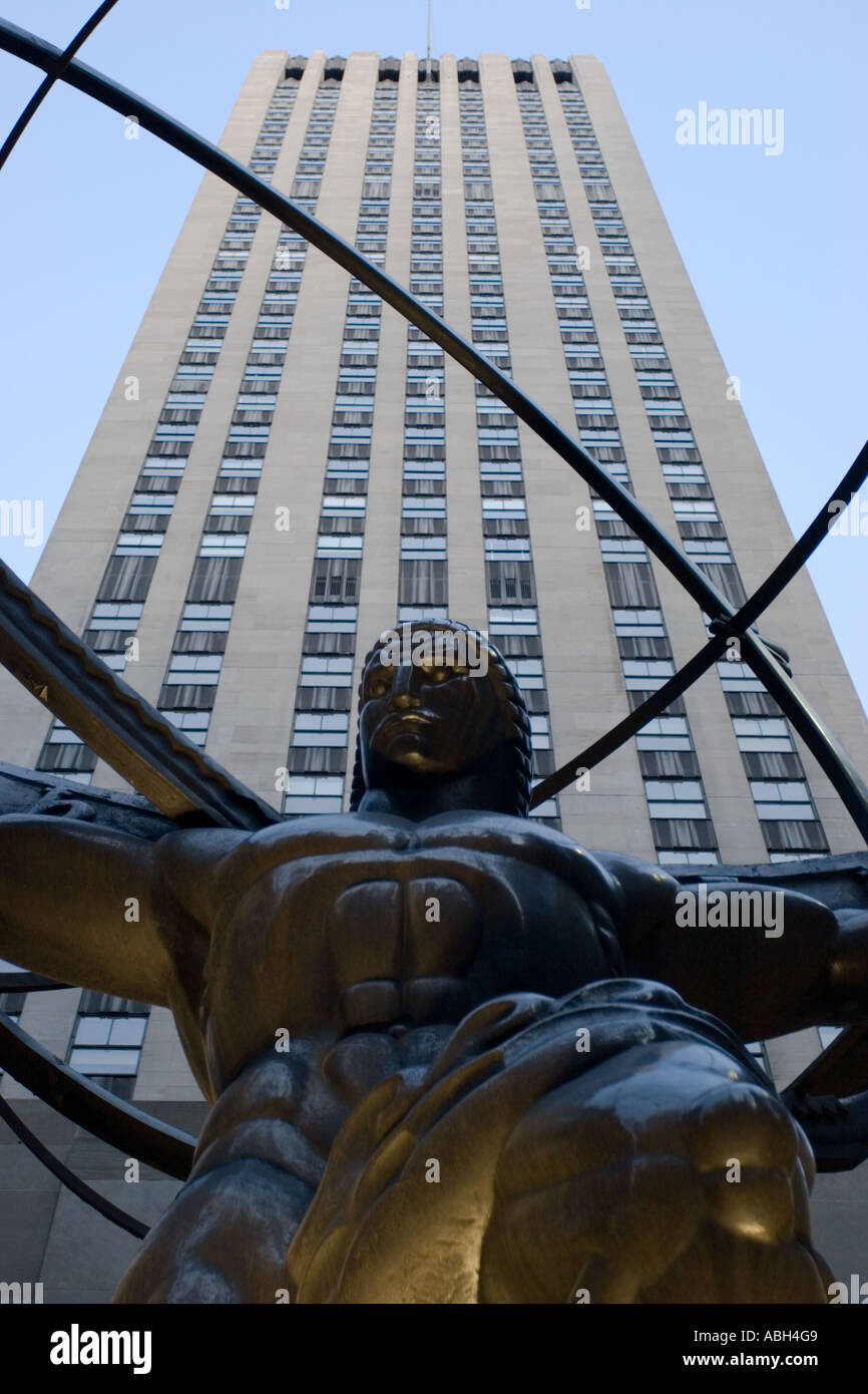 Statue of Atlas holding the world, Rockefeller Center, New York, USA ...