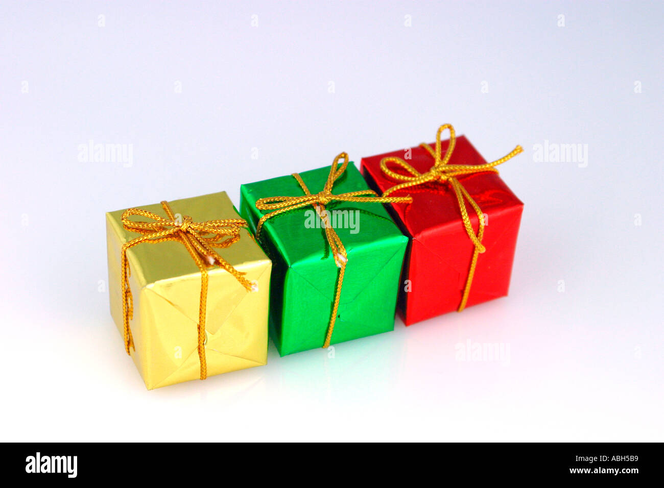 Decorative Christmas tree parcels Stock Photo - Alamy