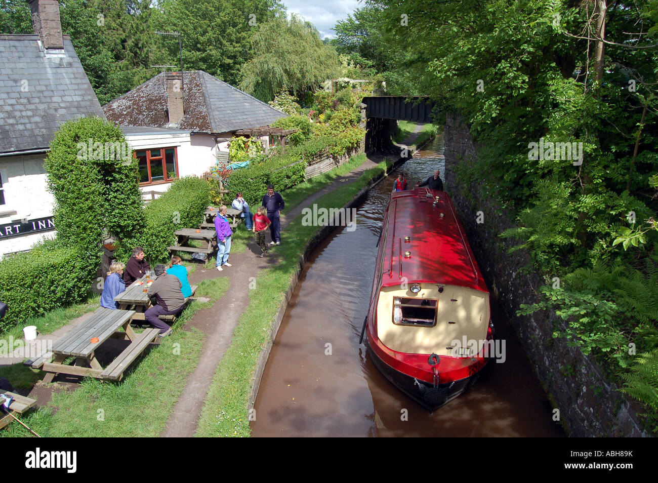 A canal boat passing the White Hart Inn, Talybont-on-Usk, Brecon Canal ...