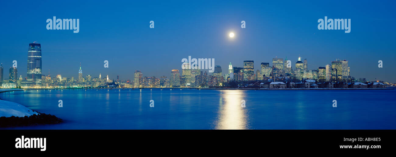 Skyscrapers new york moon hi-res stock photography and images - Alamy