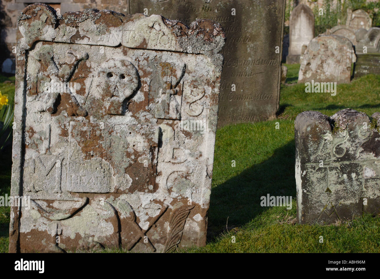 Old kirkyard churchyard stirling scotland hi-res stock photography and ...