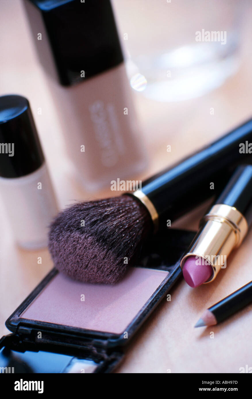 Girly items hi-res stock photography and images - Alamy