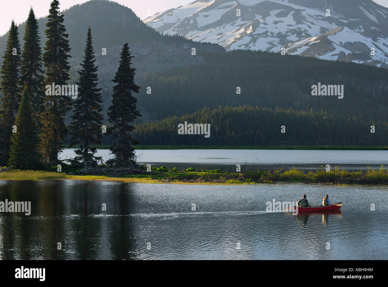 Bend oregon snow capped cascade mountain hi-res stock photography and ...