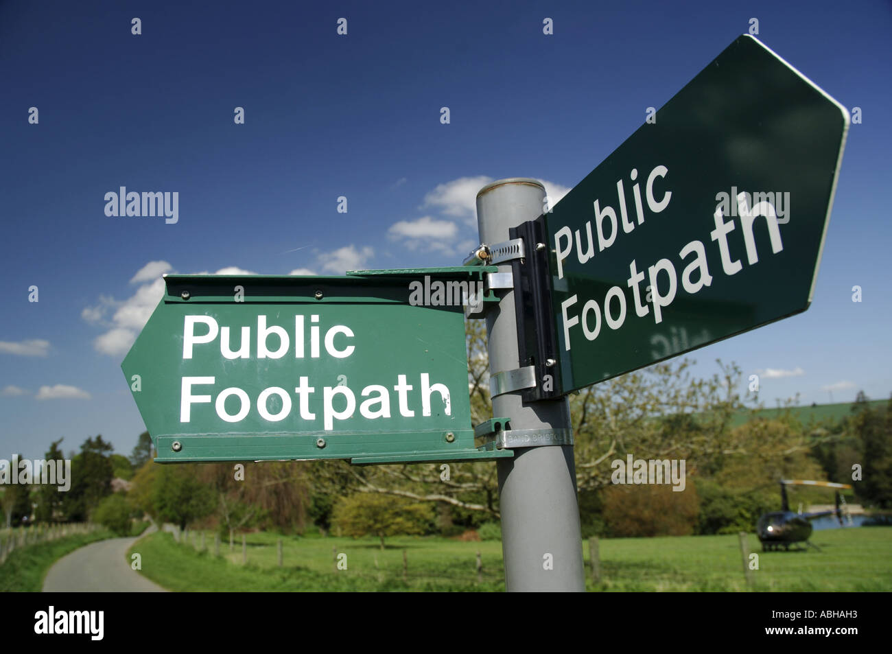 Country footpaths hi-res stock photography and images - Alamy