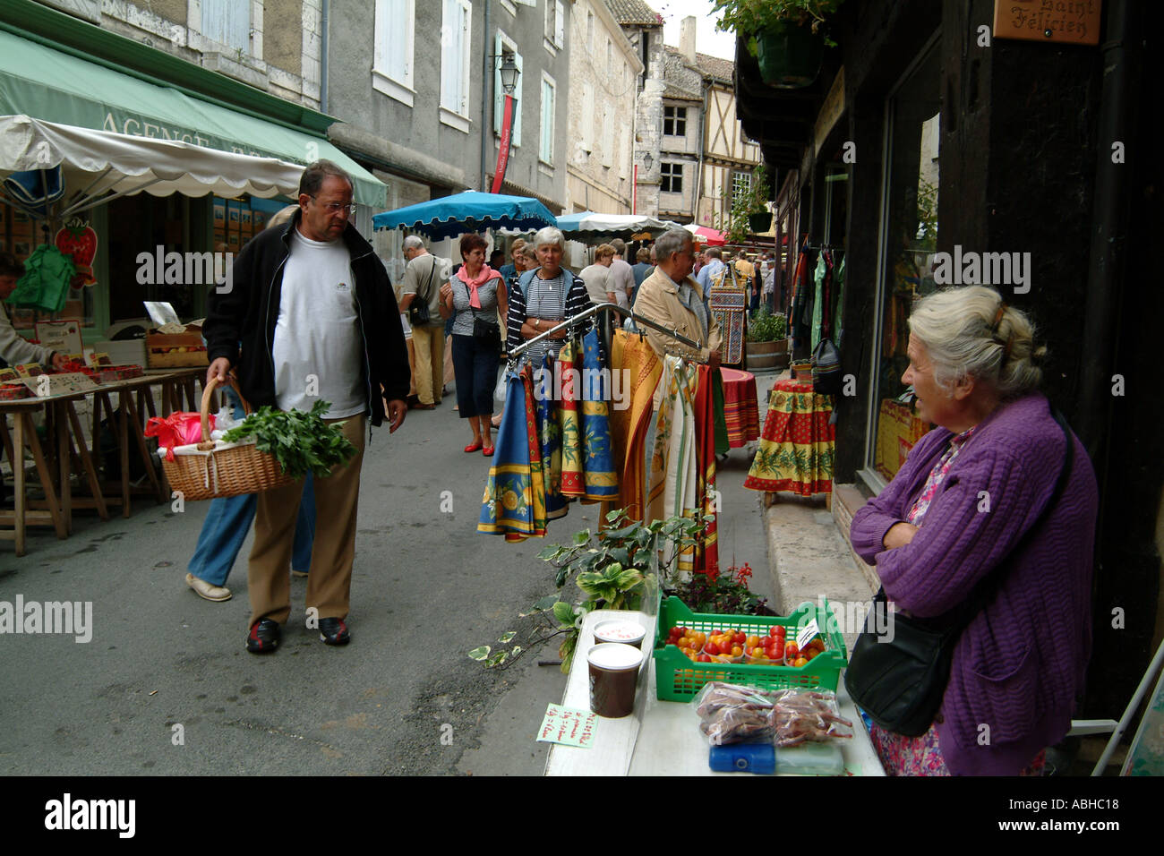 Issigeac Market Stock Photos & Issigeac Market Stock Images - Alamy