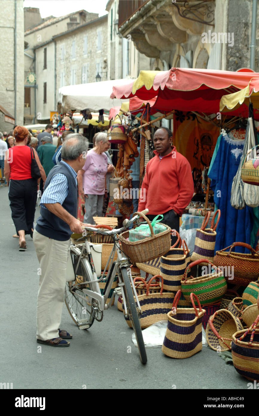 Issigeac market hi-res stock photography and images - Alamy