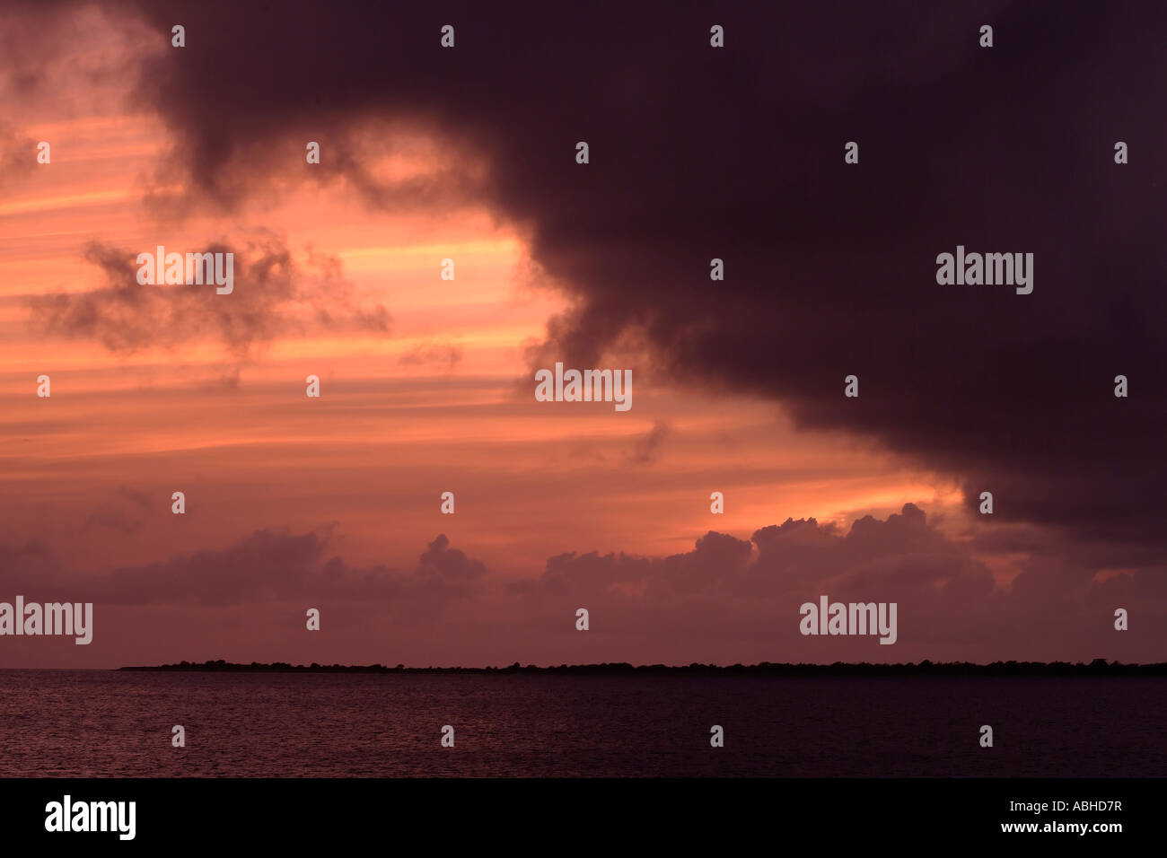 Sunset in the ocean in bonaire island hi-res stock photography and ...