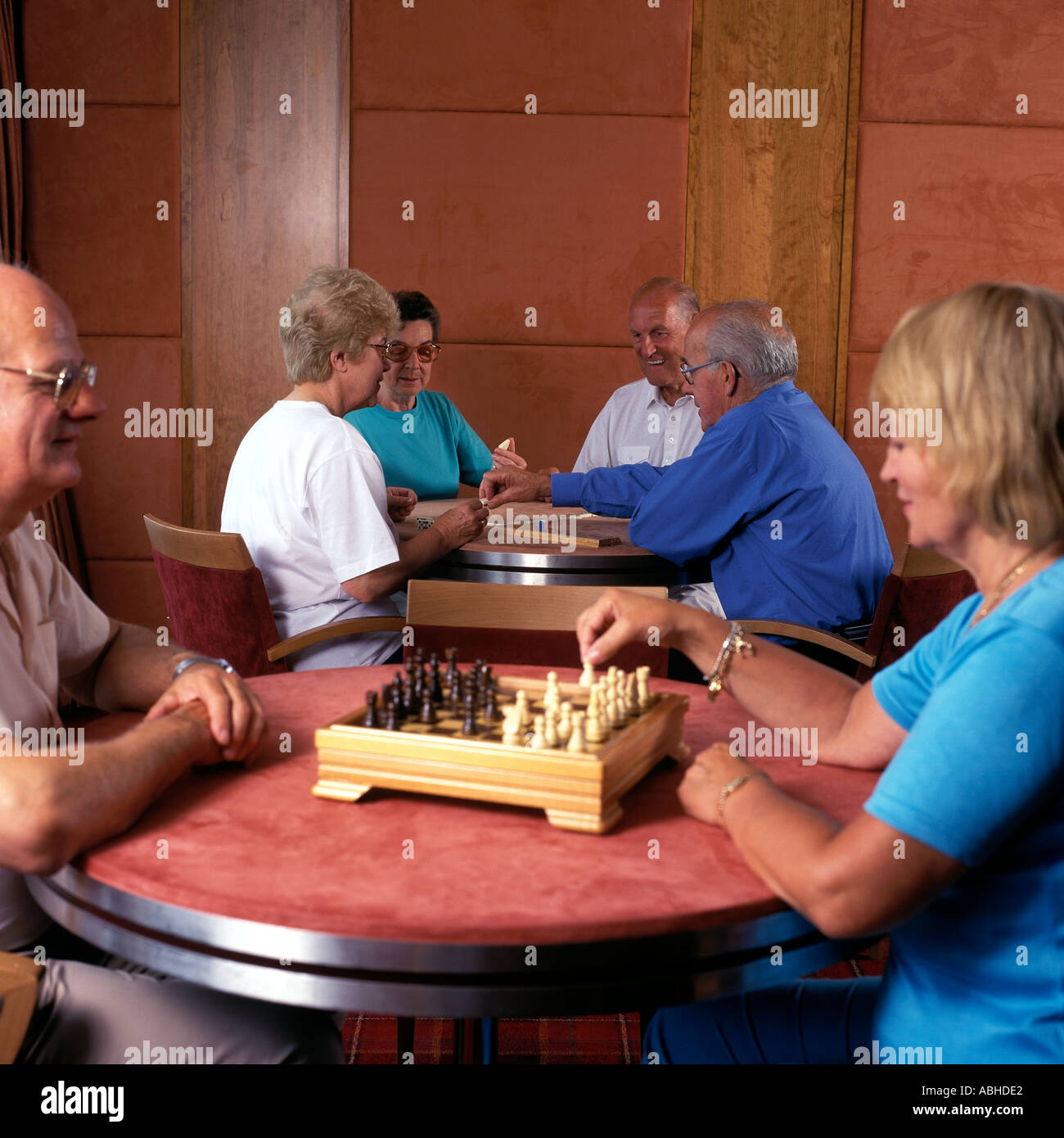 MATURE COUPLES PLAYING BOARD GAMES Stock Photo - Alamy