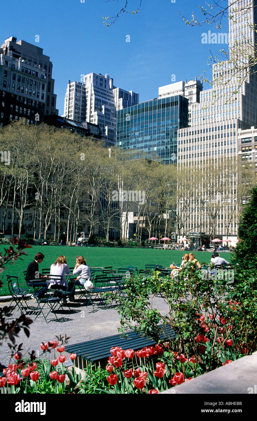 SPRING IN BRYANT PARK MANHATTAN NEW YORK Stock Photo - Alamy