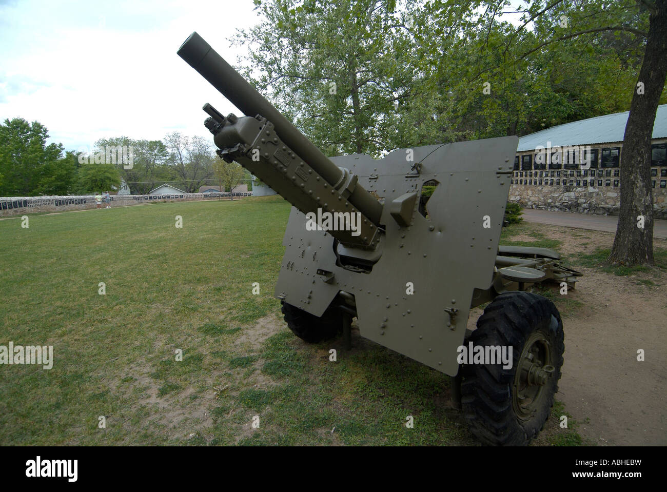 British 25 pounder artillery piece hi-res stock photography and images ...
