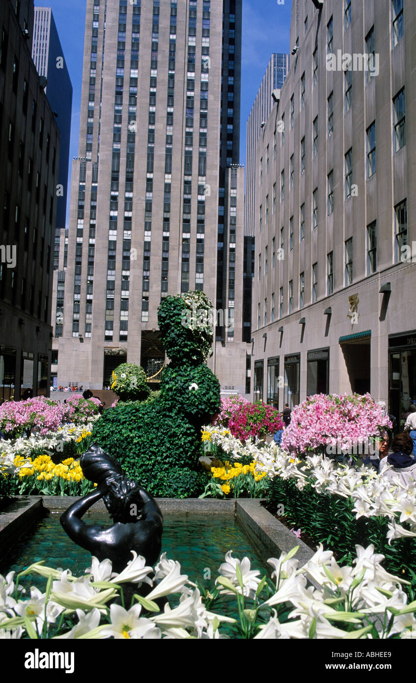 ROCKEFELLER PLAZA IN SPRING MANHATTAN NEW YORK Stock Photo - Alamy
