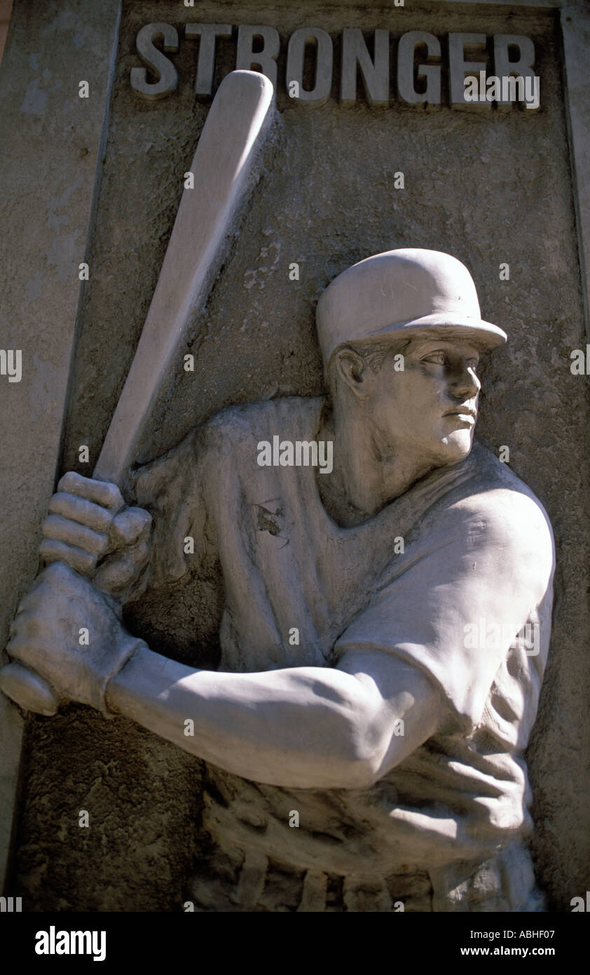 STATUE OF AN AMERICAN BASEBALL PLAYER Stock Photo - Alamy
