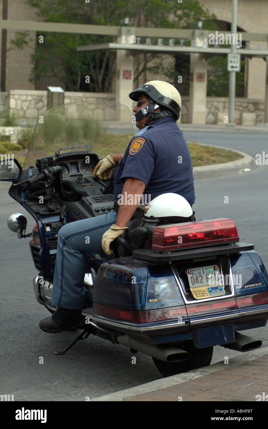 American motorcycle police officer hi-res stock photography and images ...