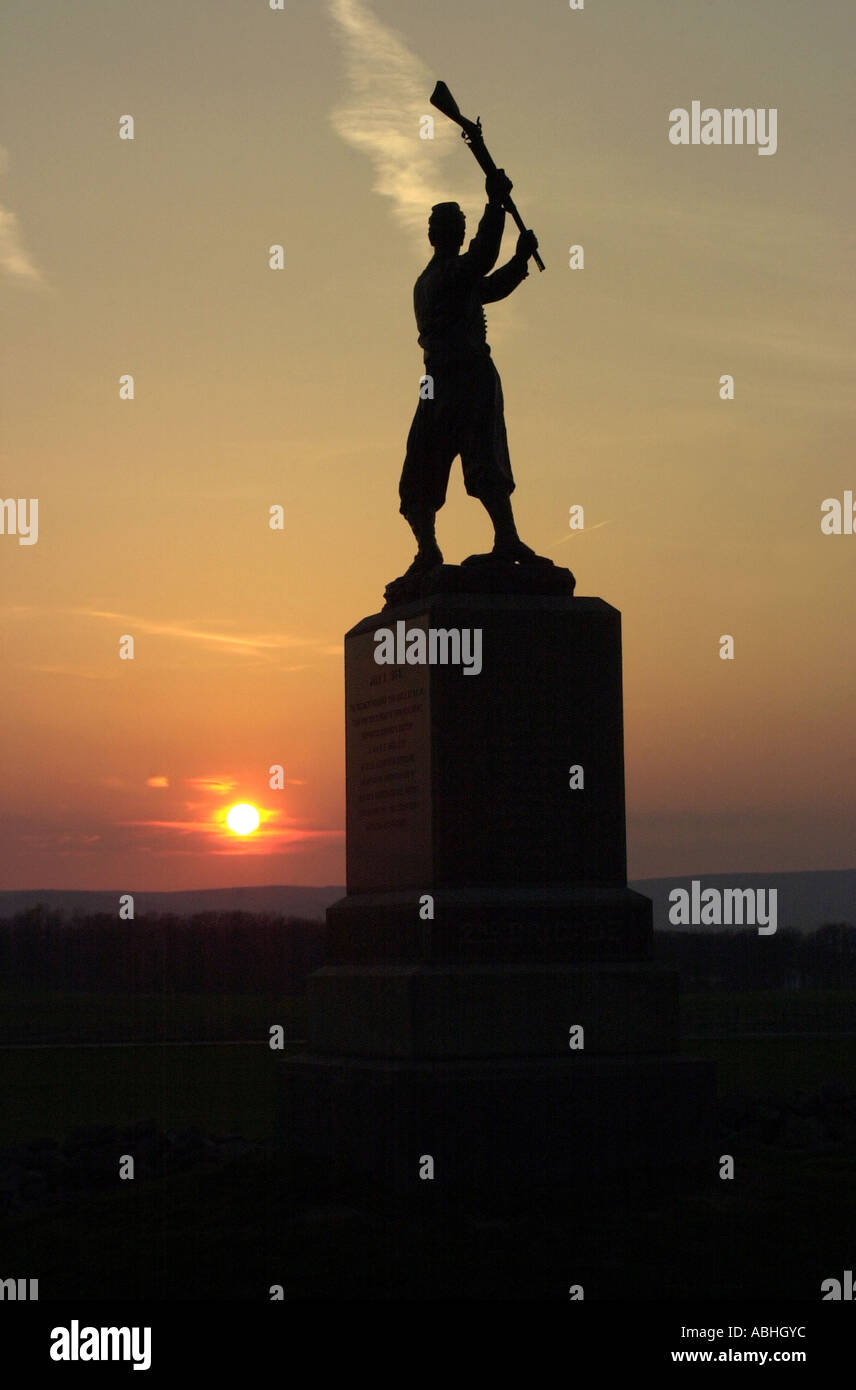 Memorial statue of a Civil War soldier on Cemetery Ridge on Gettsburg ...