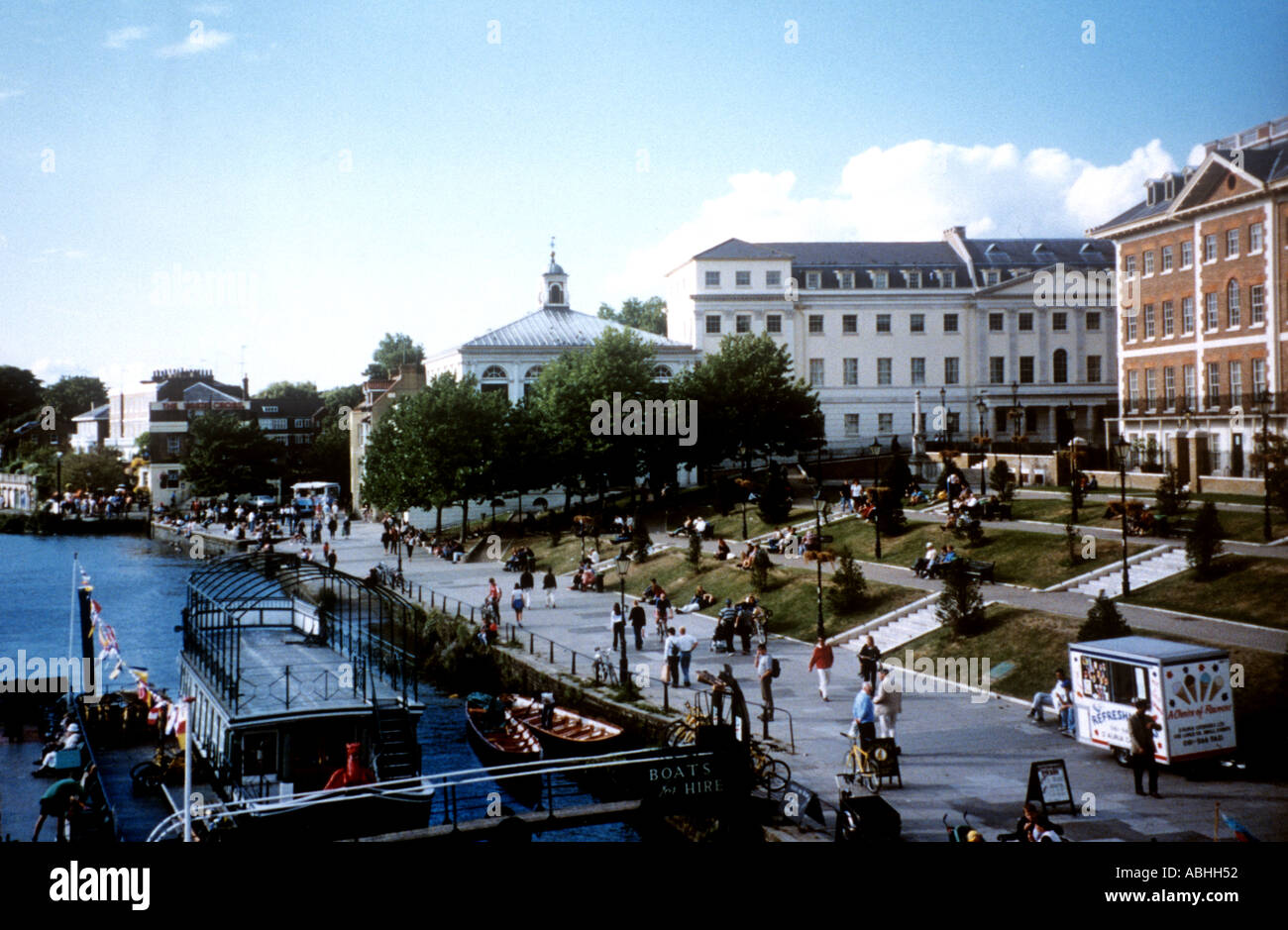 Richmond riverside cafe hi-res stock photography and images - Alamy