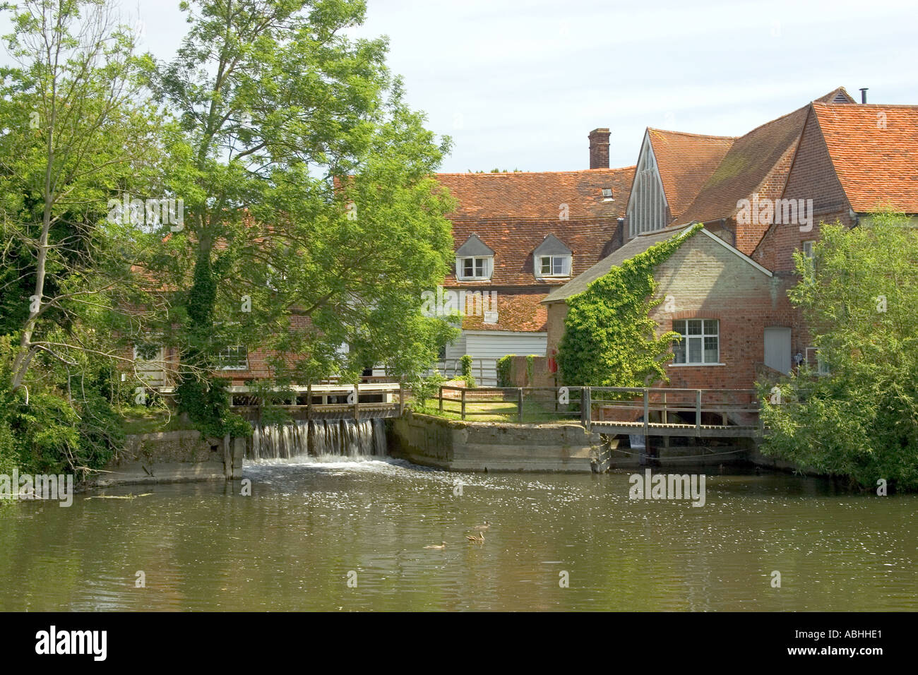 Flatford mill lock hi-res stock photography and images - Alamy