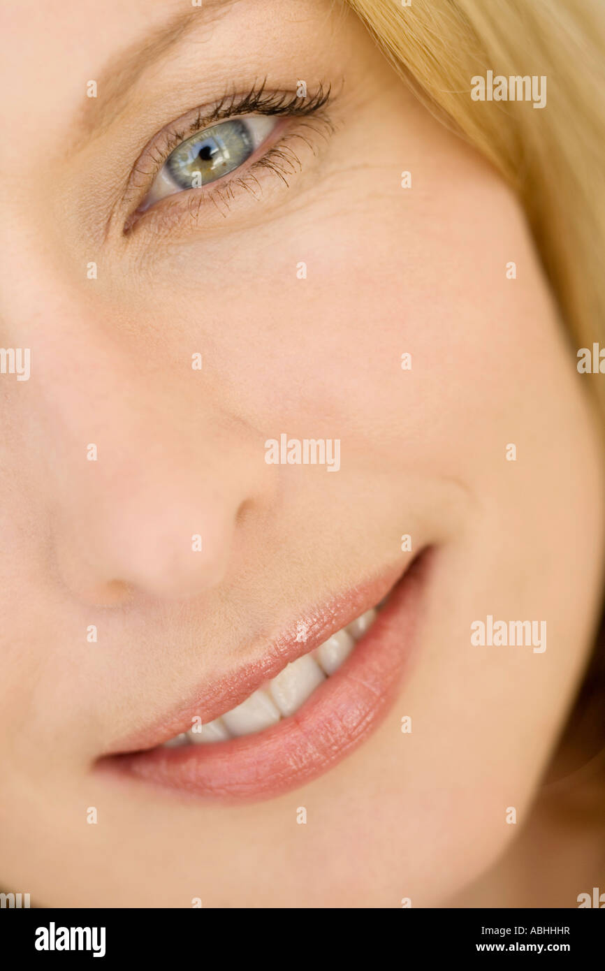 Portrait of a young woman looking at camera Stock Photo - Alamy