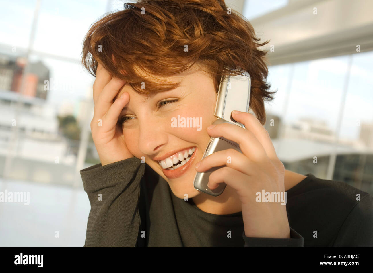 Portrait of a smiling woman phoning Stock Photo - Alamy