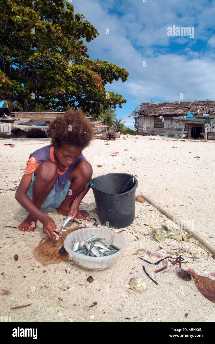 Papuan girl fishing hi-res stock photography and images - Alamy