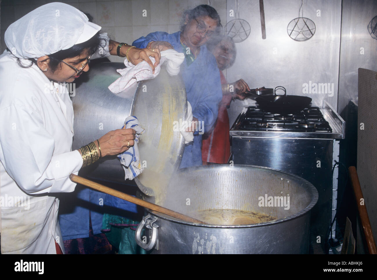 Women cooking for a Hindu temple festival in England Stock Photo - Alamy