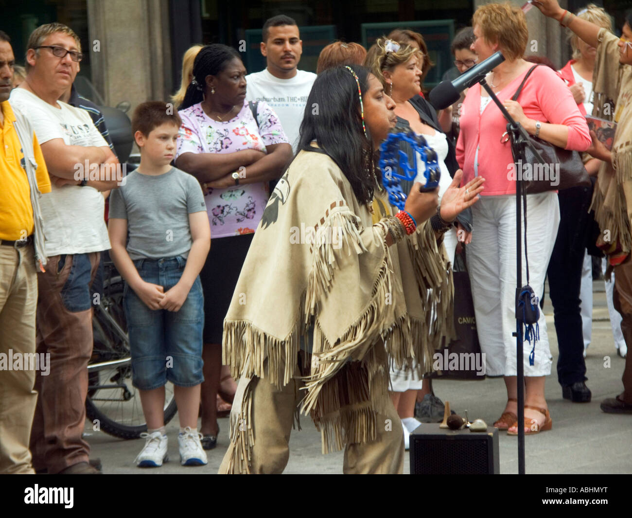 street performer in milan , lombardy , italy , europe Stock Photo - Alamy