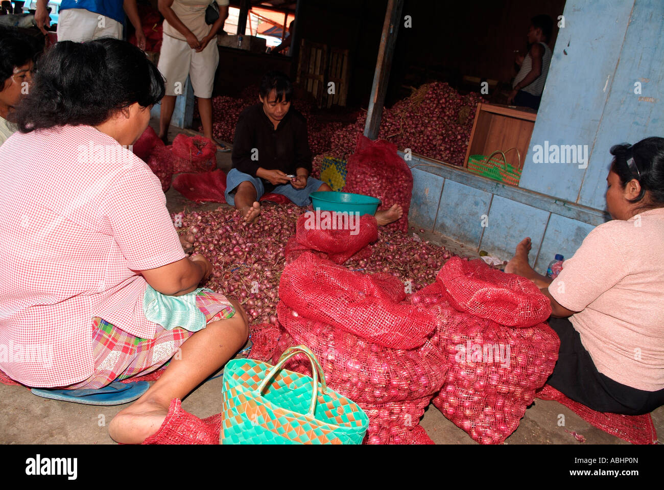 Women cleaning onions, local market in Manado, North Sulawesi Stock ...