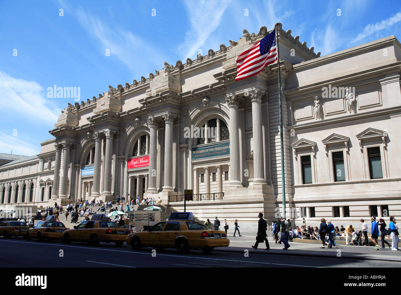 The met fifth avenue new york exterior hi-res stock photography and ...