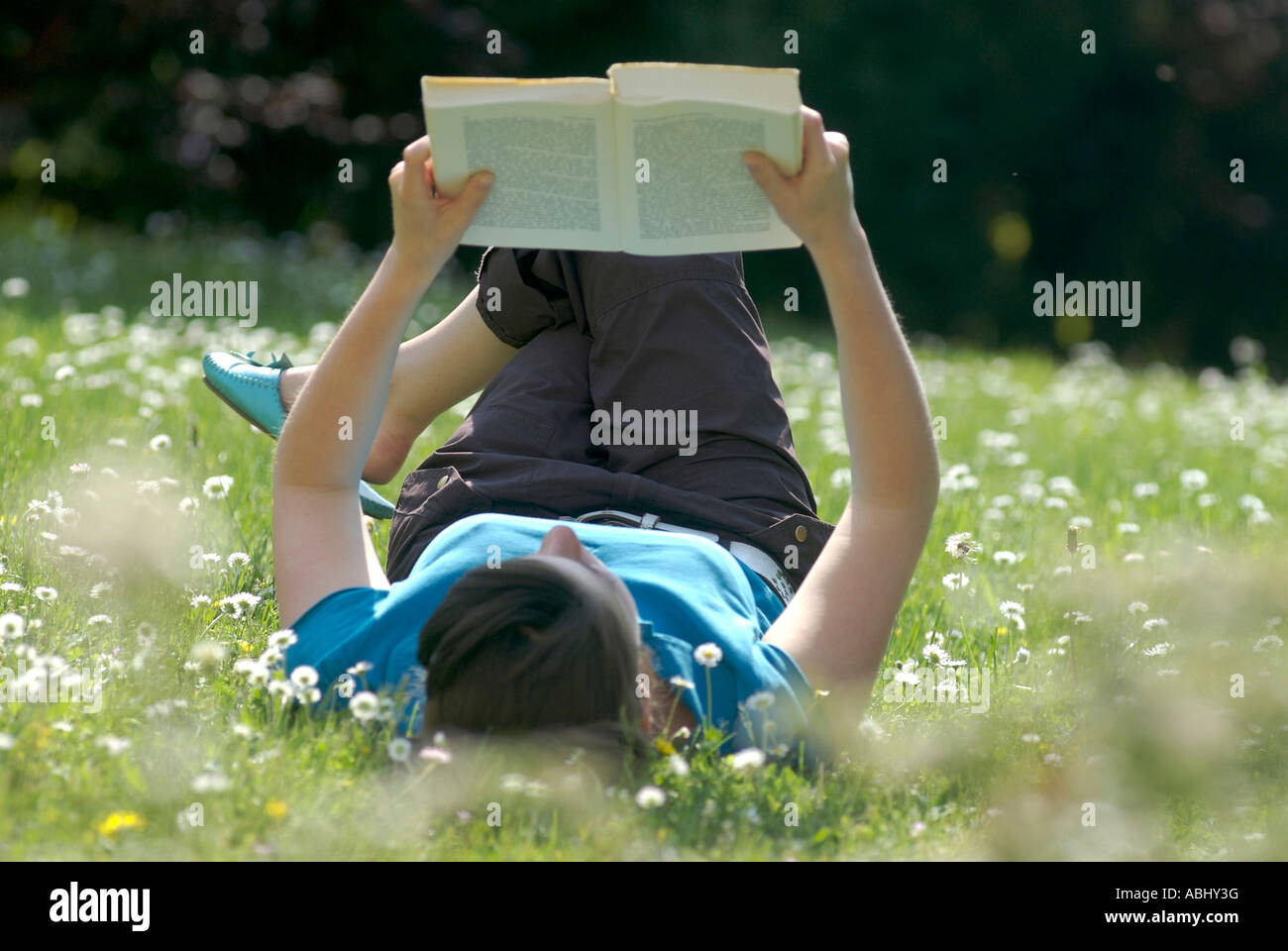 Girl revising books hi-res stock photography and images - Alamy