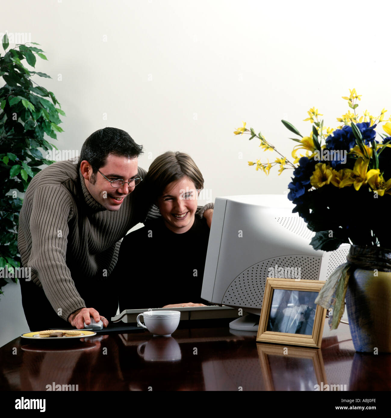 Couple at the computer hi-res stock photography and images - Alamy