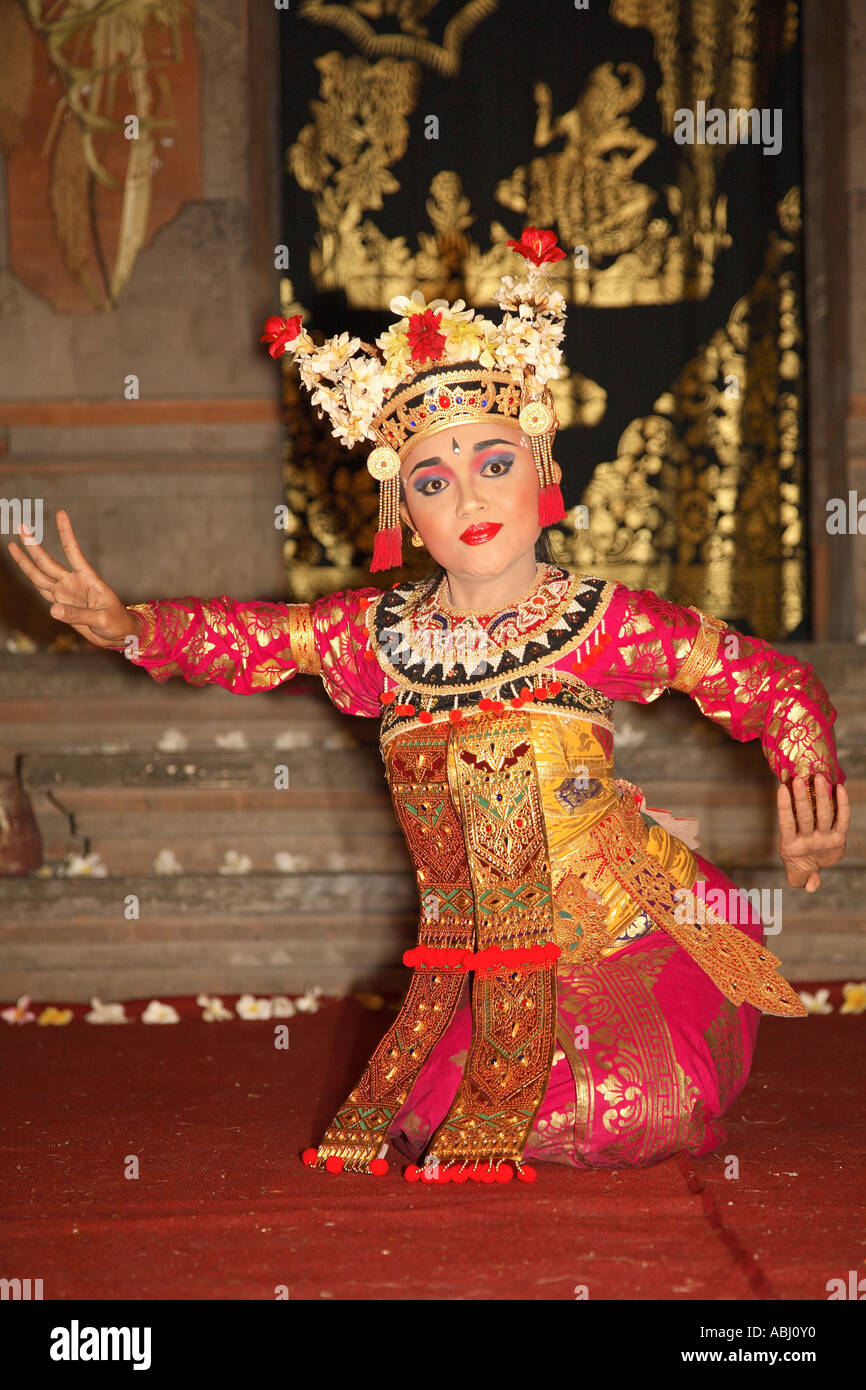 Lakhon dance hi-res stock photography and images - Alamy