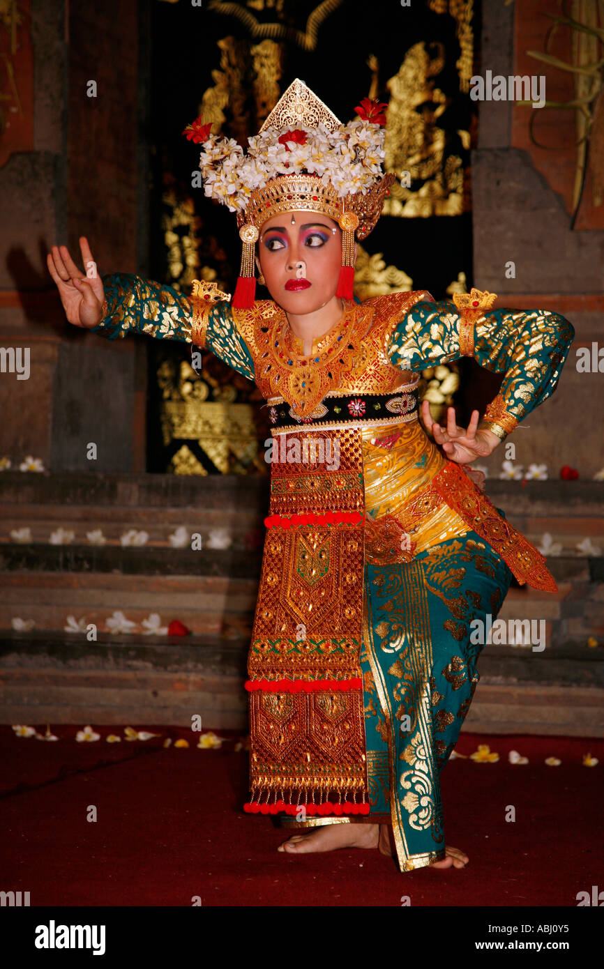 Lakhon dance hi-res stock photography and images - Alamy