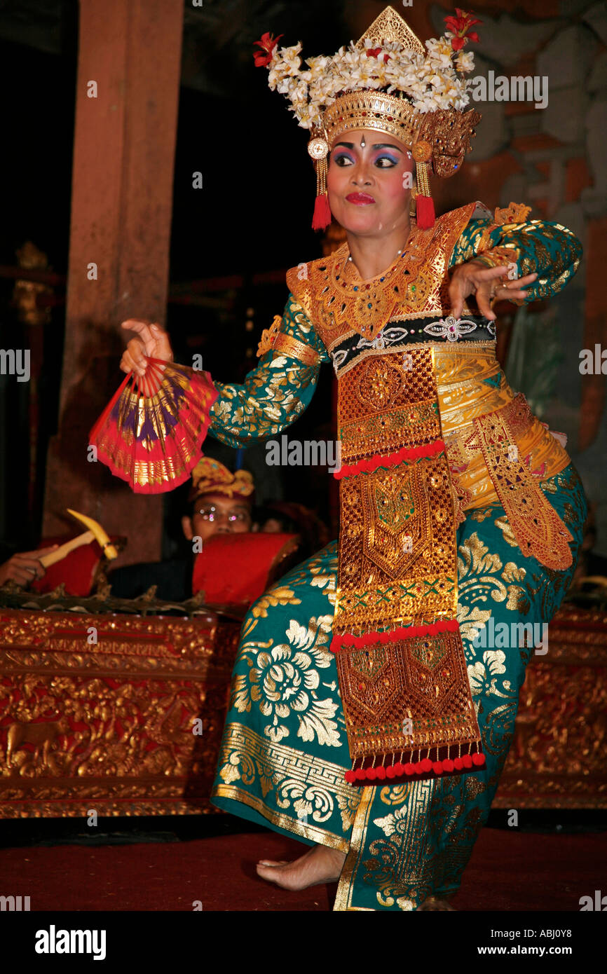 Lakhon dance hi-res stock photography and images - Alamy