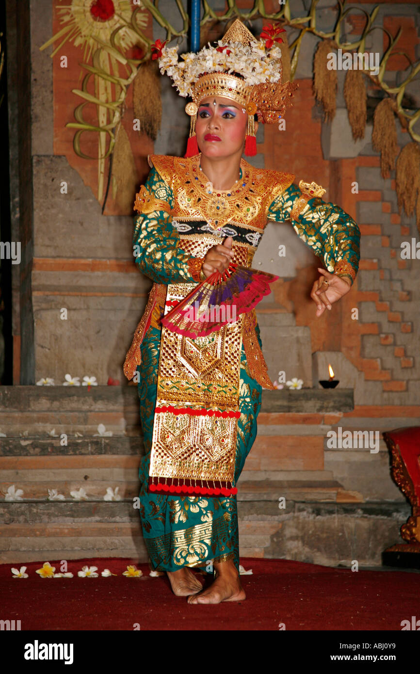 Lakhon dance hi-res stock photography and images - Alamy