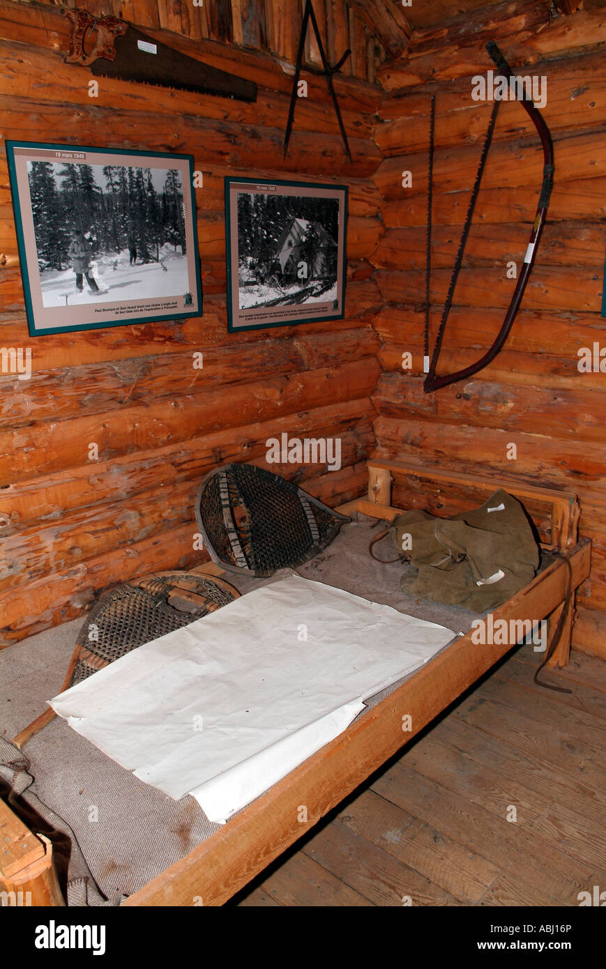 Traditional lumberjack wooden house, North of Quebec Stock Photo - Alamy
