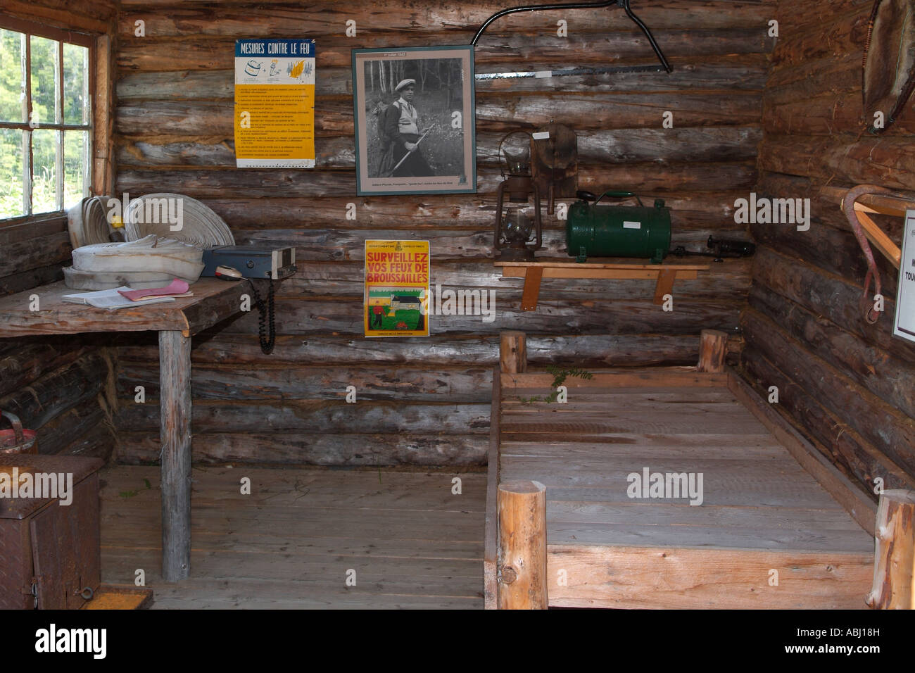 Traditional lumberjack wooden house, North of Quebec Stock Photo - Alamy