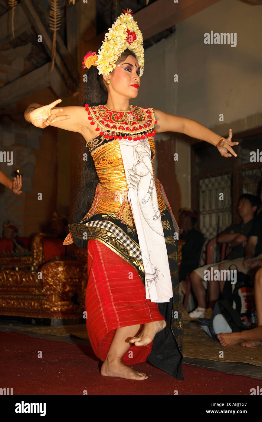 Lakhon dance hi-res stock photography and images - Alamy