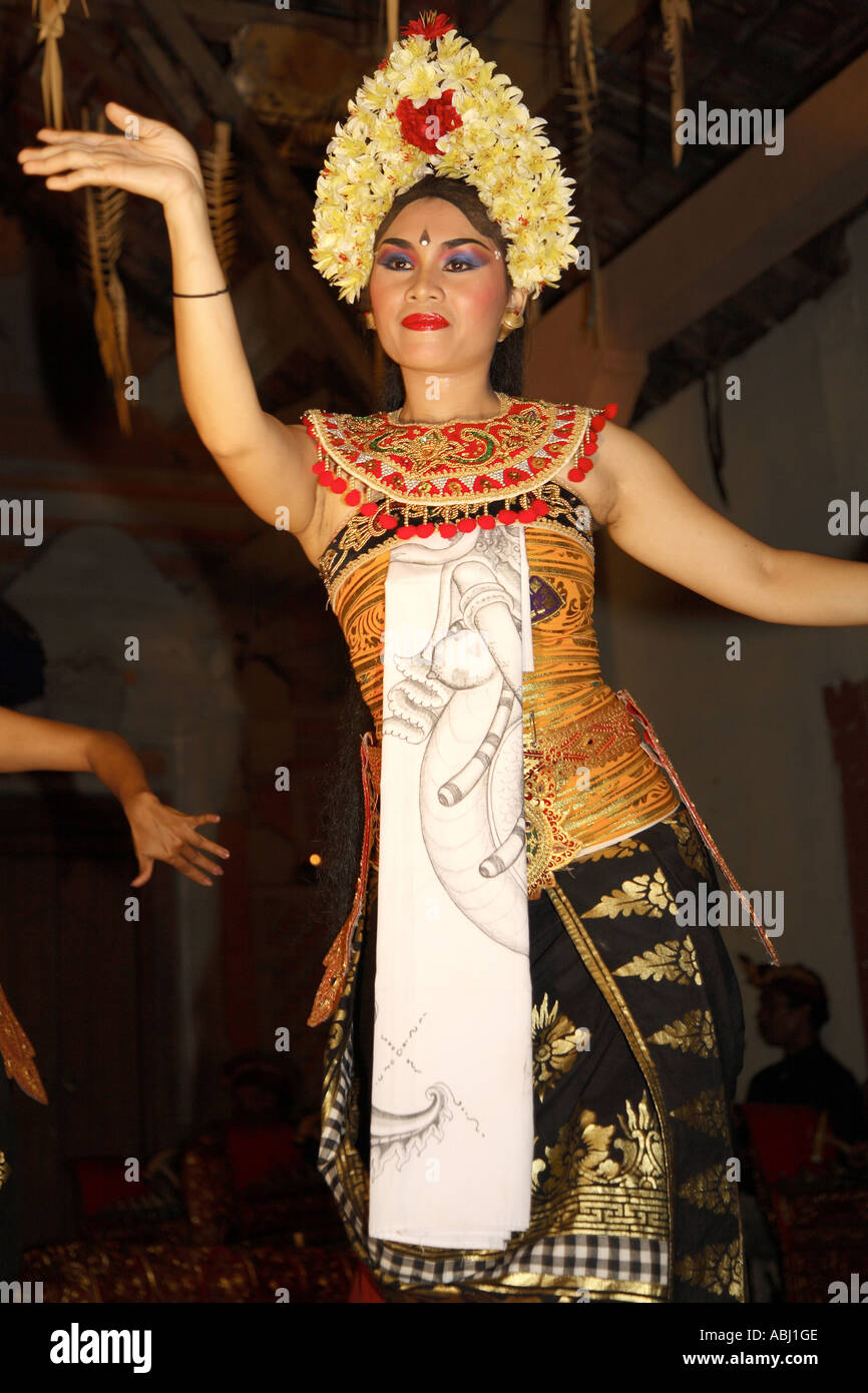Lakhon dance hi-res stock photography and images - Alamy