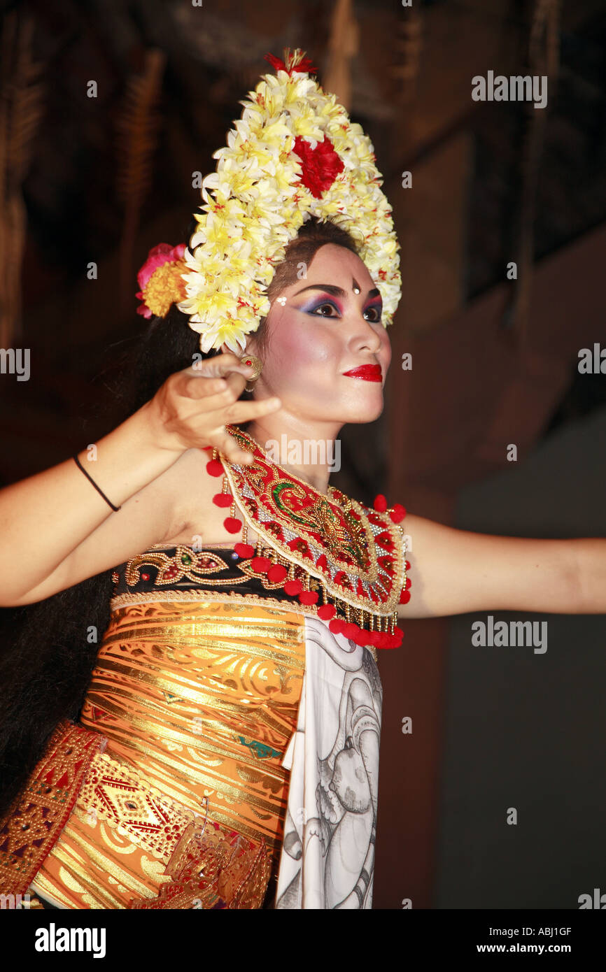 Lakhon dance hi-res stock photography and images - Alamy