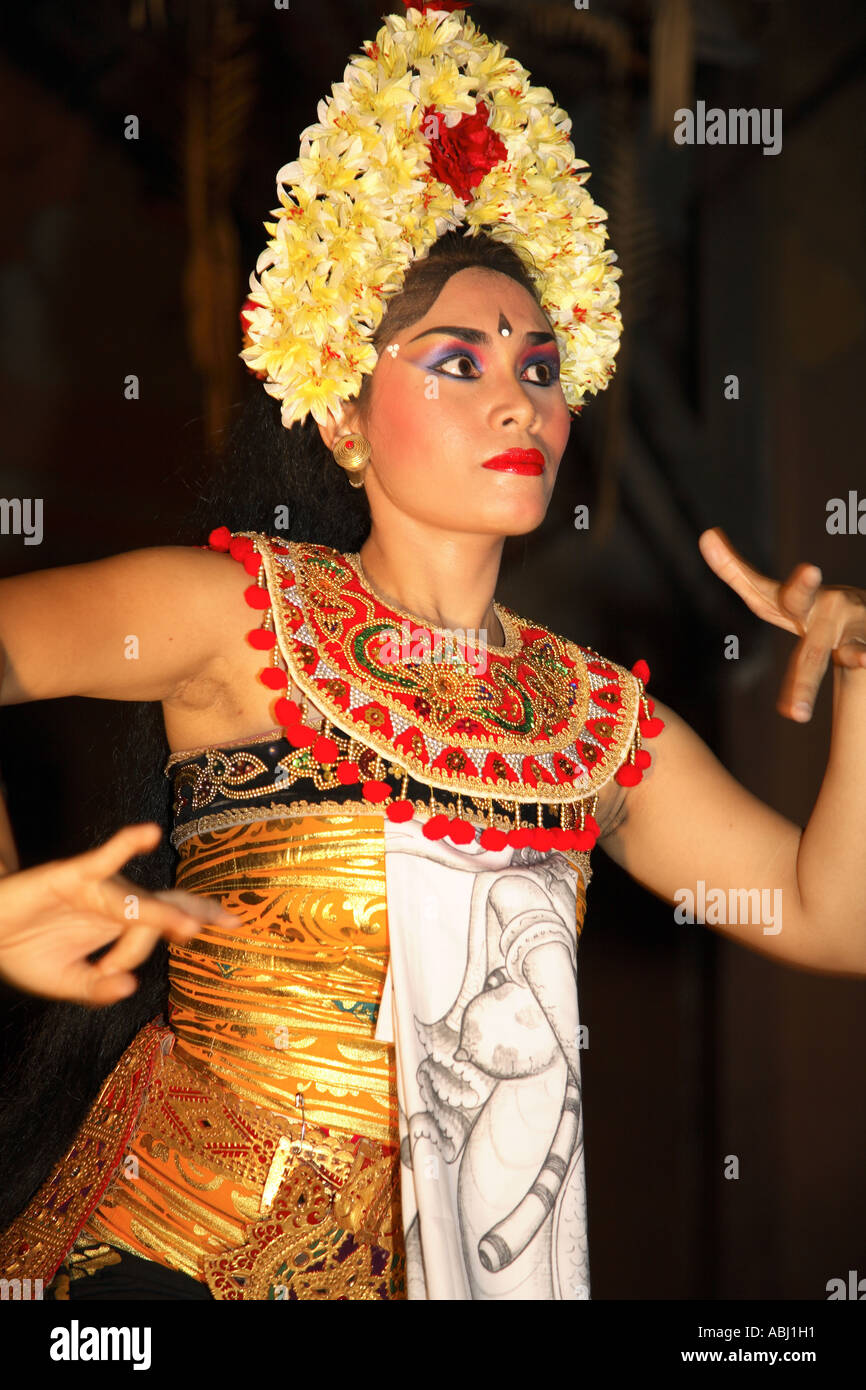 Lakhon dance hi-res stock photography and images - Alamy