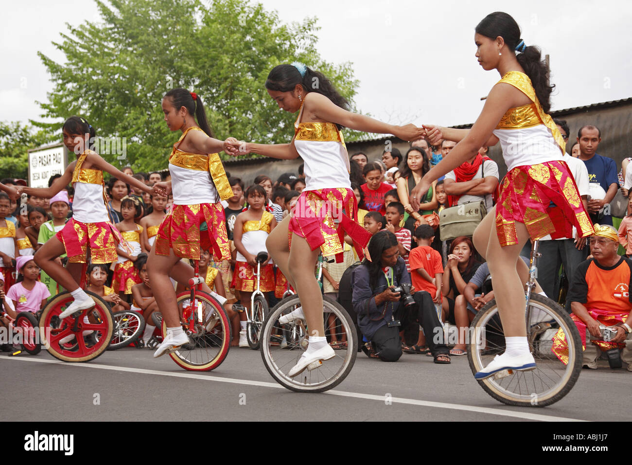 Girls on parade hi-res stock photography and images - Alamy