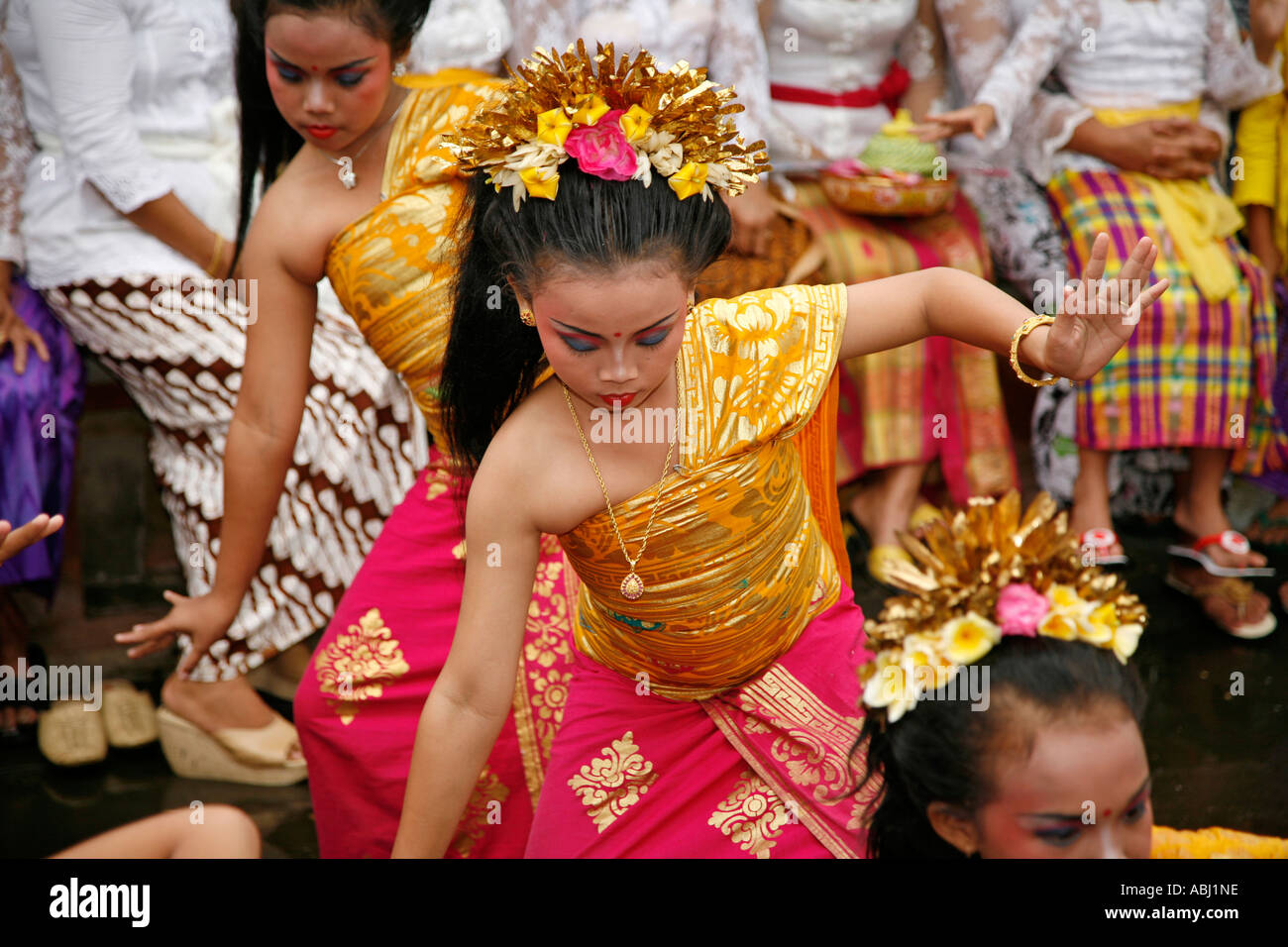 Bali child dance hi-res stock photography and images - Alamy