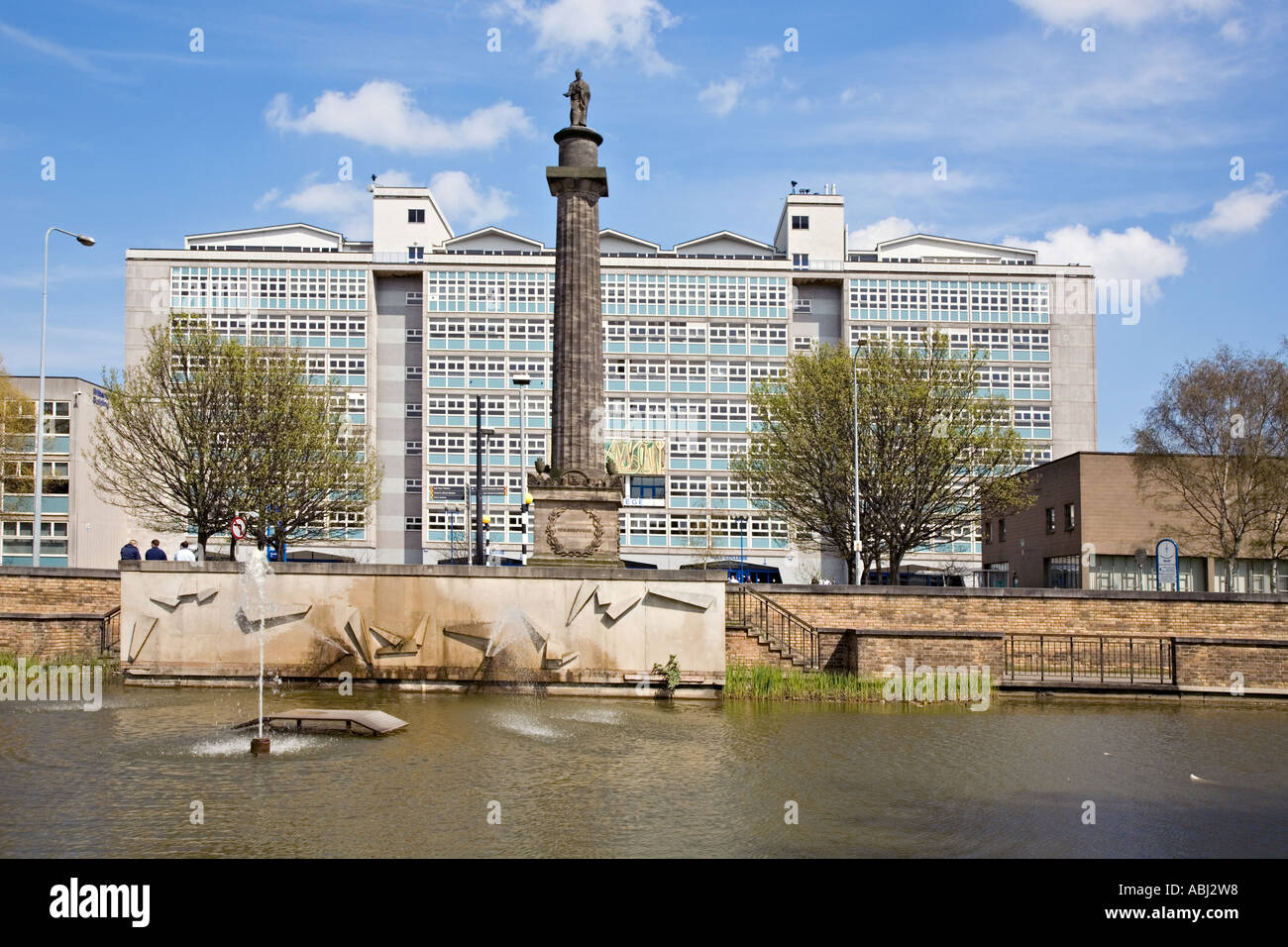 Wilberforce Memorial and Hull College from Queens Gardens in Hull UK ...
