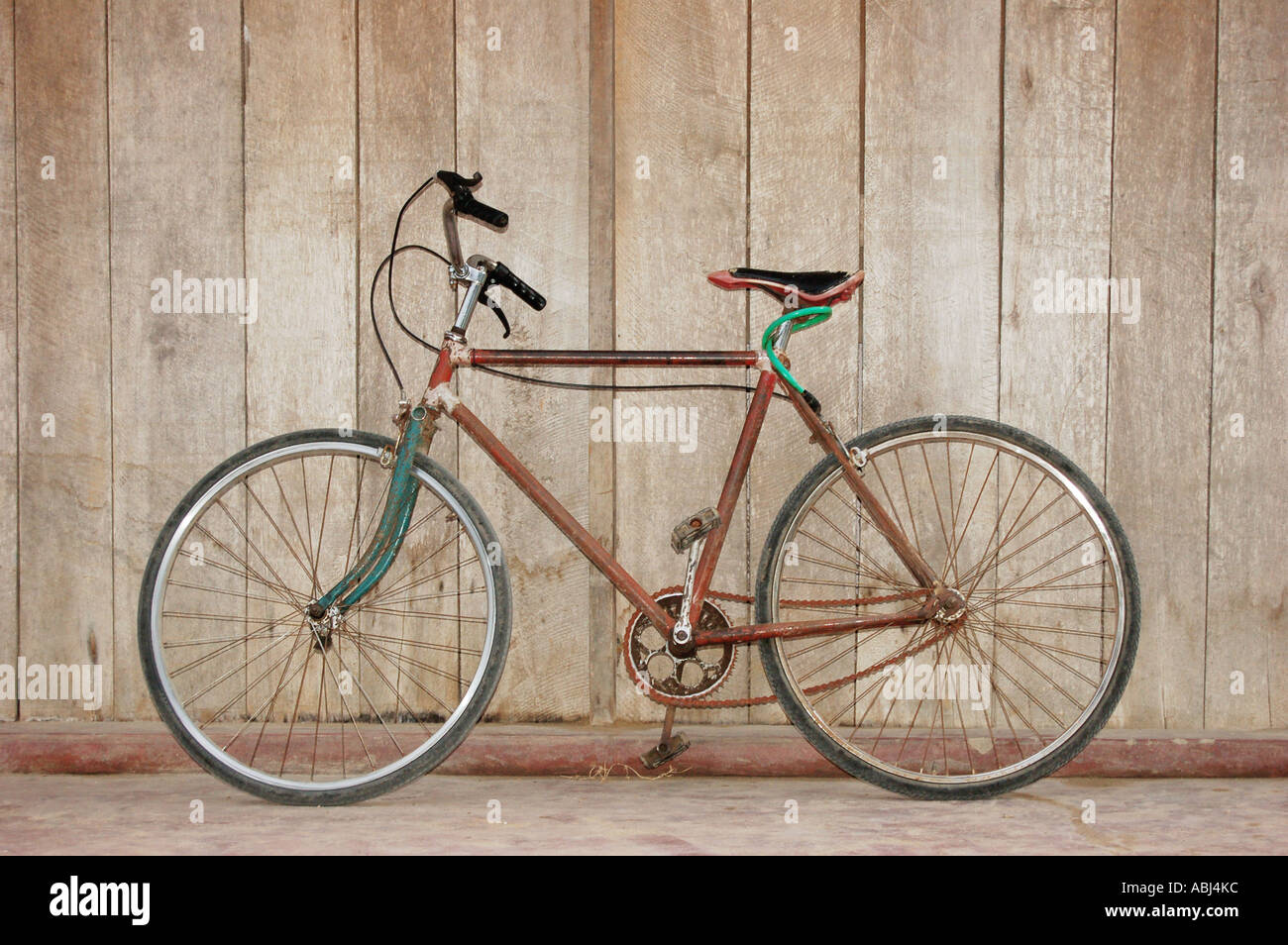Old fashioned bike hi-res stock photography and images - Alamy